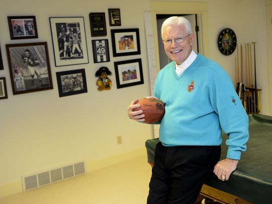 Former side judge Dean Look honored by the NFL officials union ...