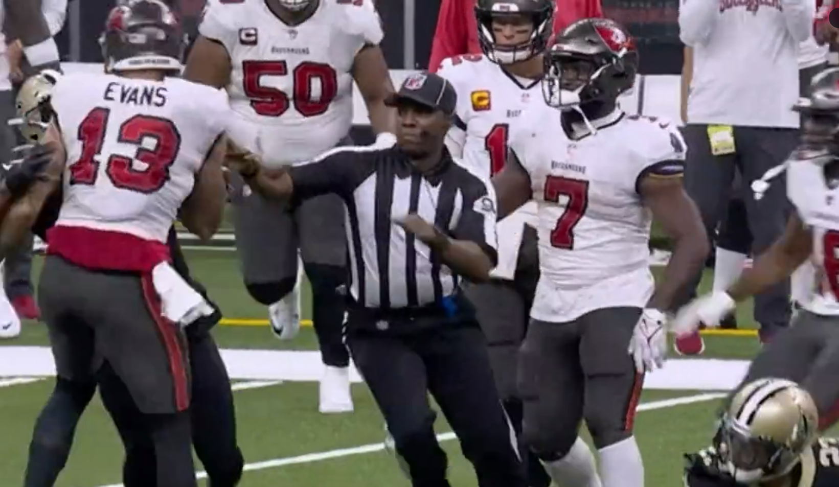 Mike Evans suspended 1 game for hit that incited fight – Football Zebras